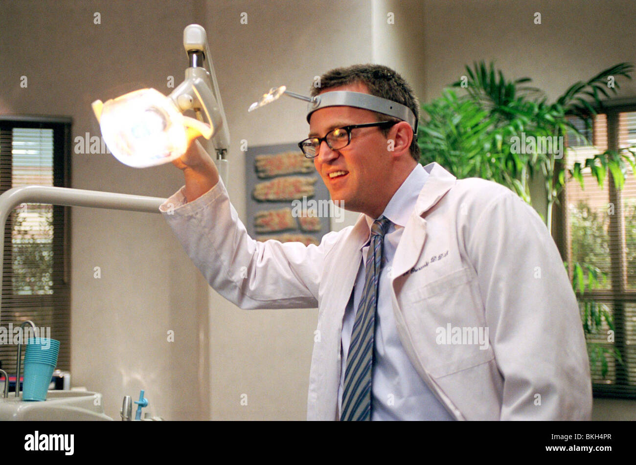 THE WHOLE TEN YARDS (2004) MATTHEW PERRY WTNY 001-014 Stock Photo - Alamy