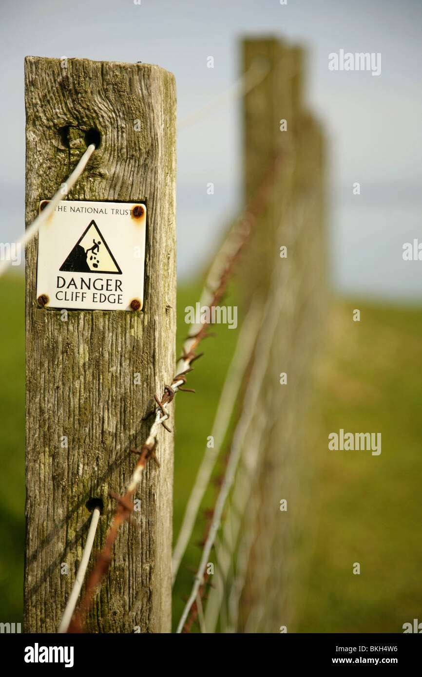 Danger Cliff Edge Warning Sign Stock Photos & Danger Cliff Edge Warning ...