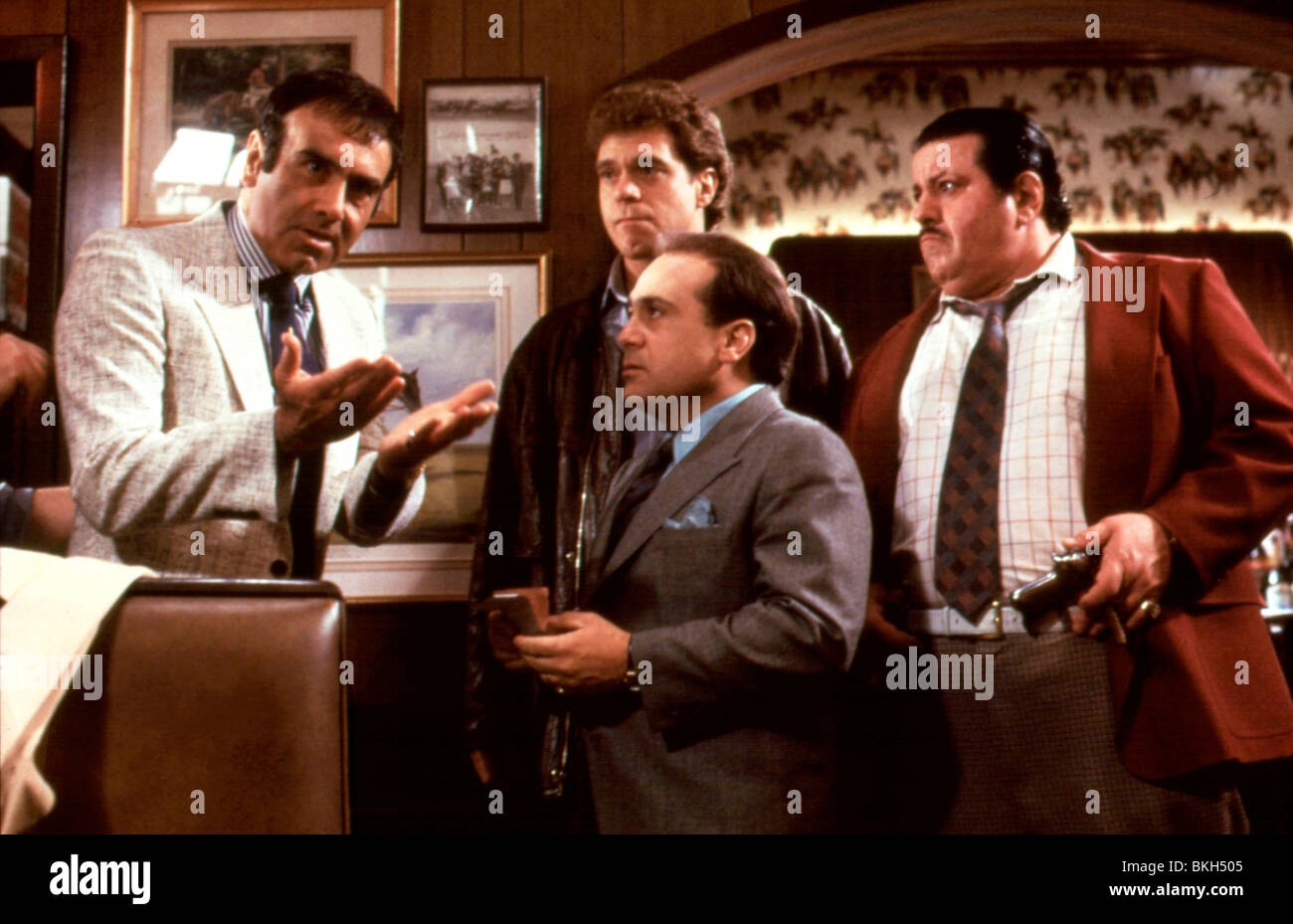 WISE GUYS (1986) DAN HEDAYA, JOE PISCOPO, DANNY DEVITO WSYI 001 Stock ...
