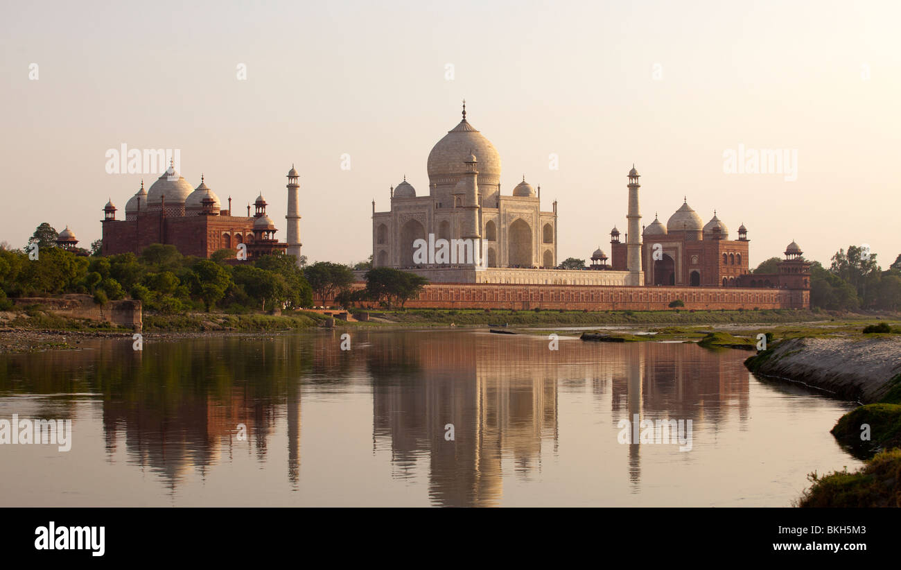 Evening light on the taj mahal hi-res stock photography and images - Alamy