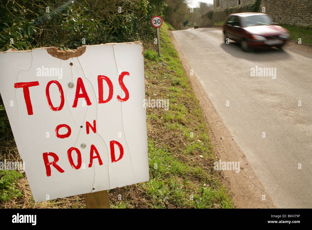Toads Crossing Sign High Resolution Stock Photography and Images - Alamy