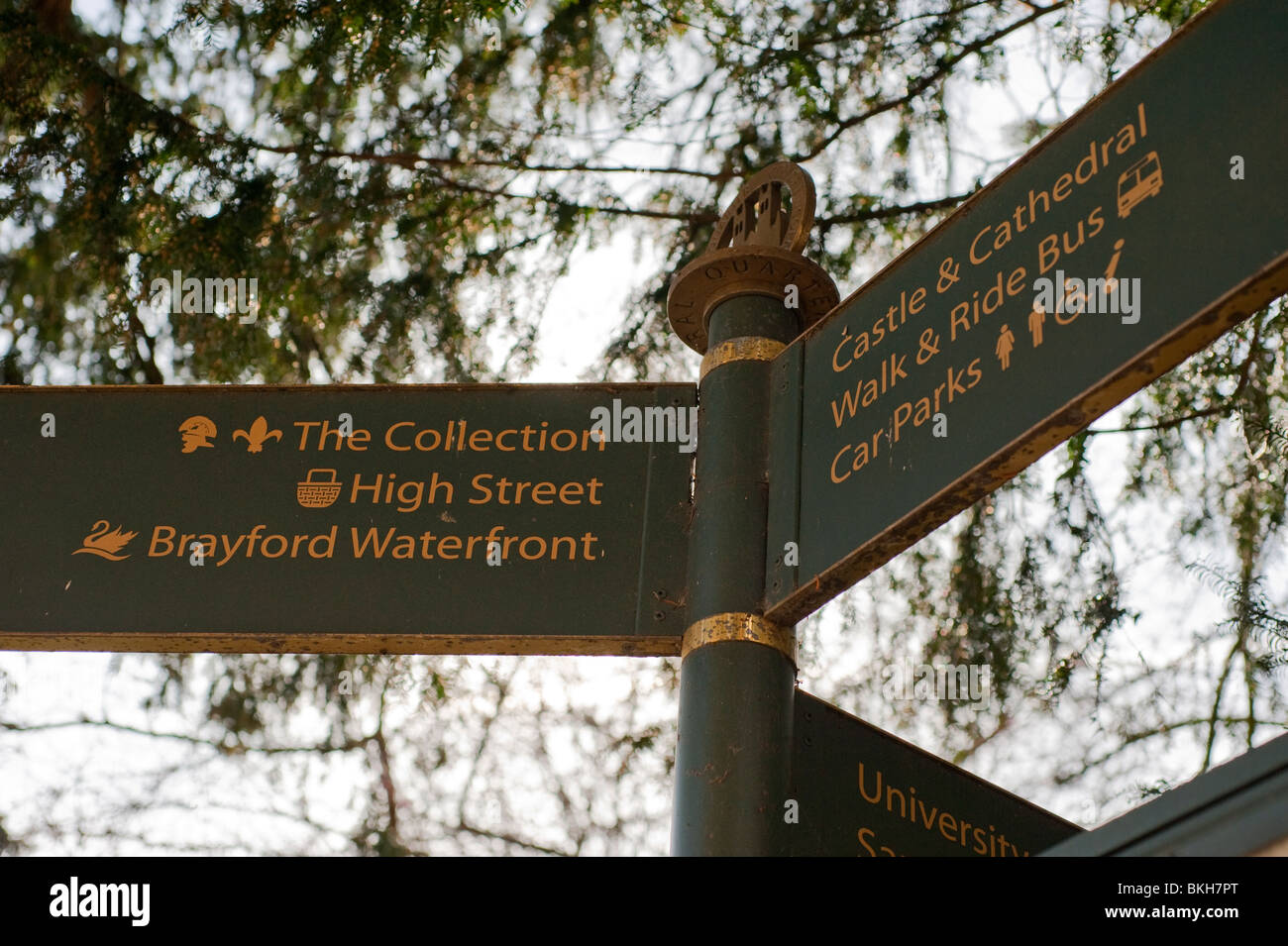 Tourist direction sign Lincoln UK Stock Photo - Alamy