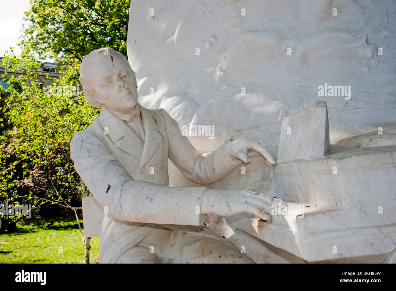 Frederic Chopin Statue in "Parc de Monceau" Park, "Public Art" Paris ...