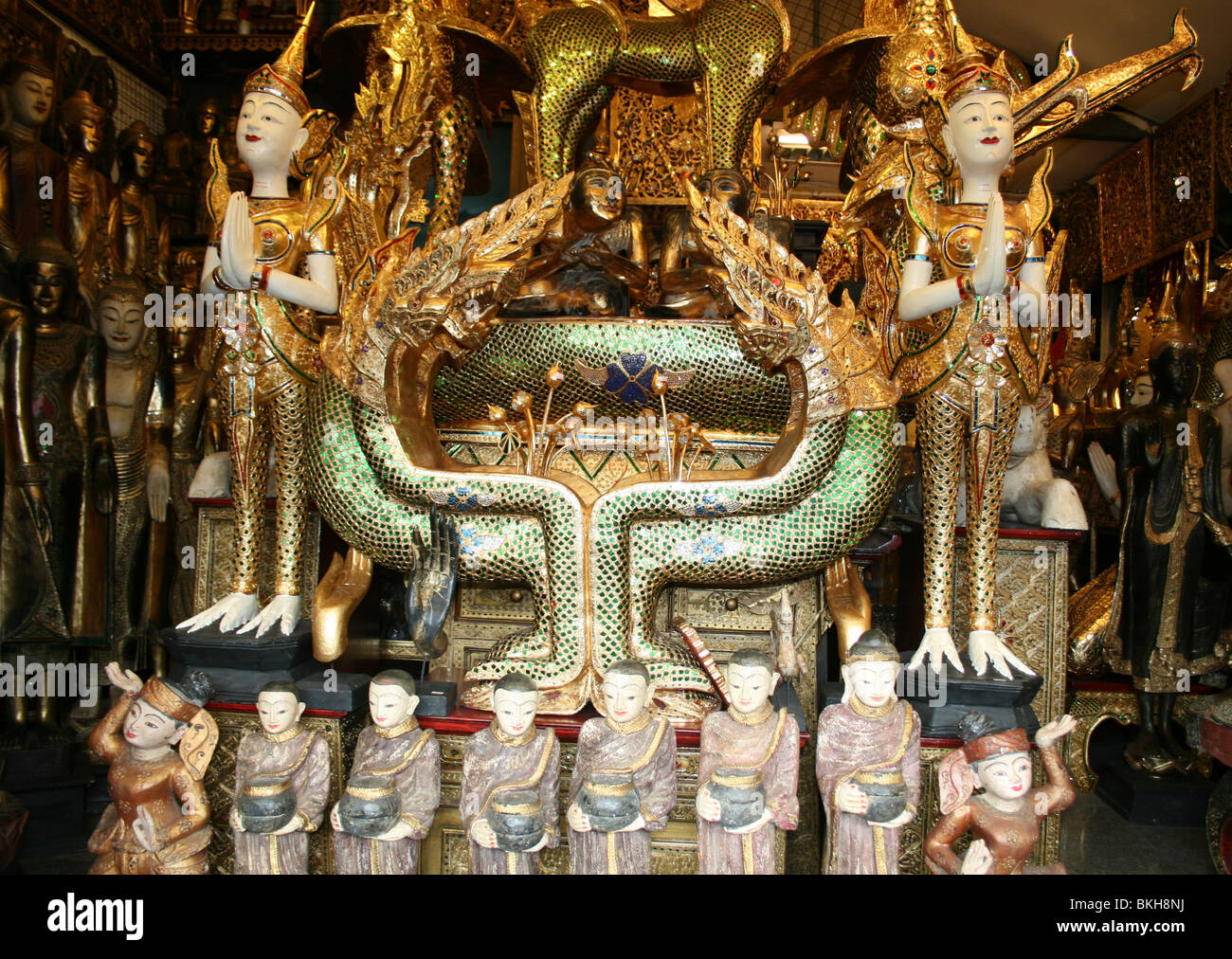 Gold shop thailand hi-res stock photography and images - Alamy