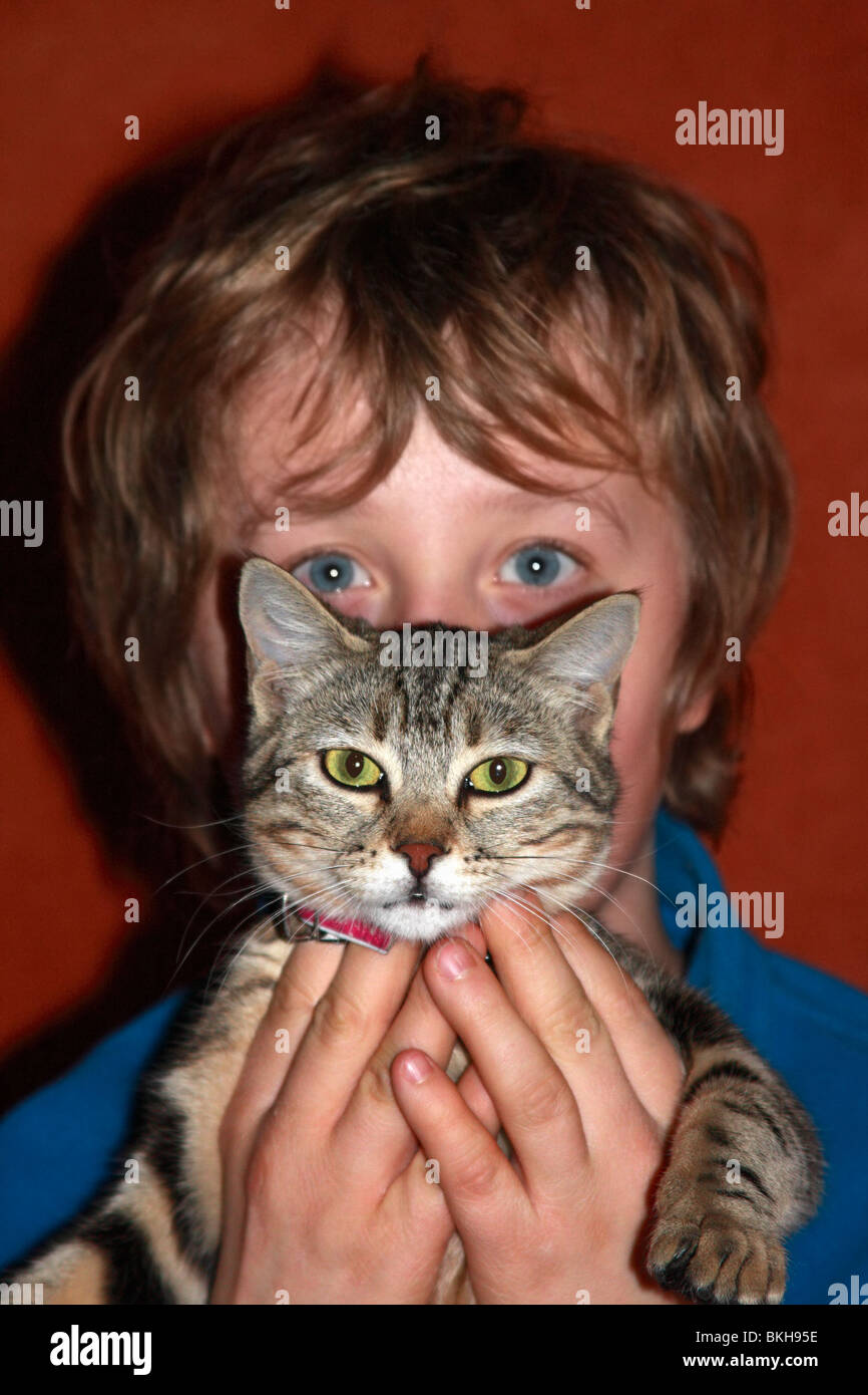Boy holding cat Stock Photo - Alamy