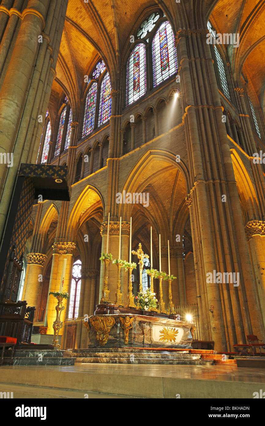 Reims cathedral interior hi-res stock photography and images - Alamy