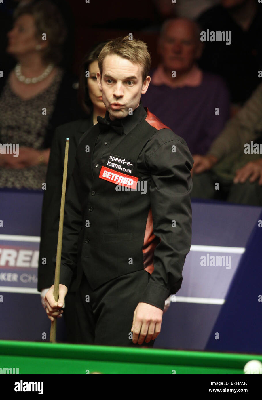 ALI CARTER WORLD SNOOKER CHAMPIONSHIP THE CRUCIBLE SHEFFIELD ENGLAND 19 ...