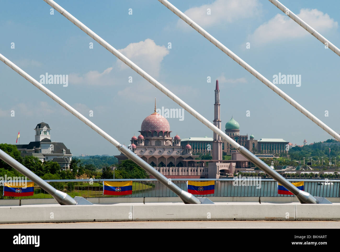Istana Hinggap Palace, Putra Mosque and the Prime ministers office ...