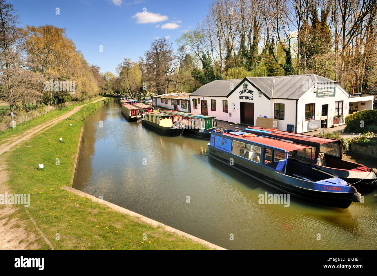 River wey godalming navigation hi-res stock photography and images - Alamy