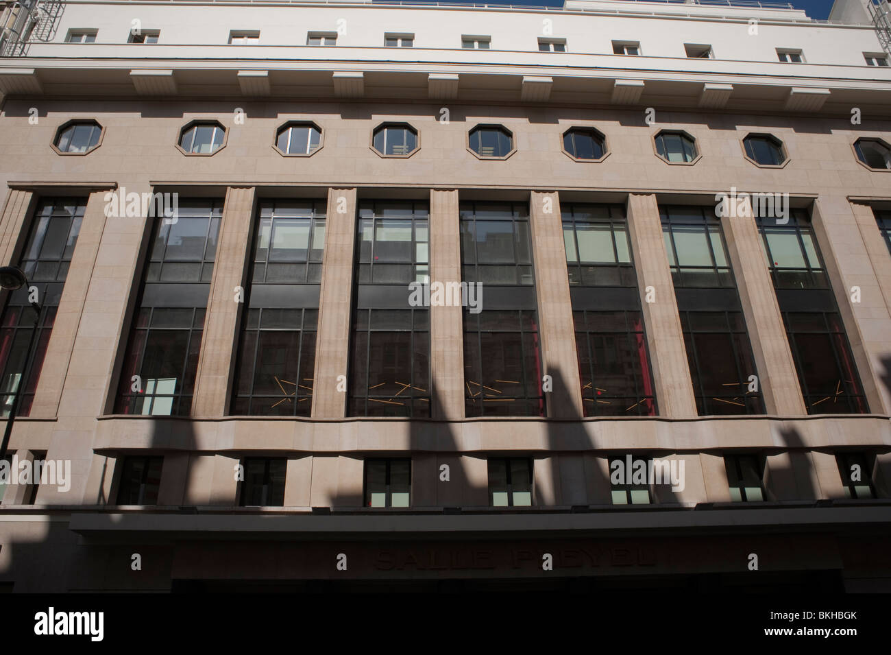 Salle pleyel exterior hi-res stock photography and images - Alamy