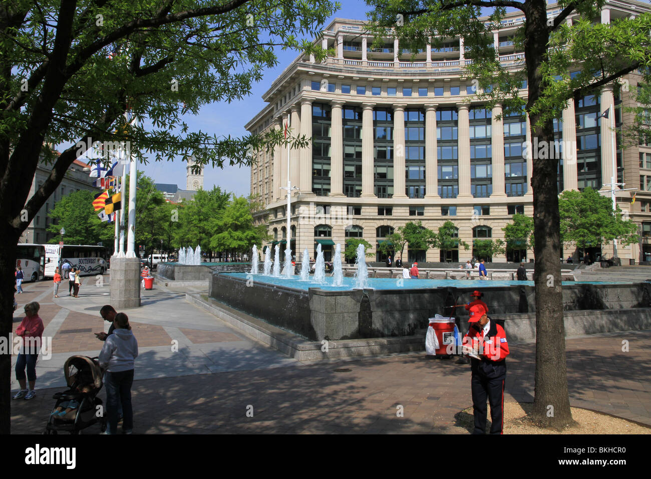 The United States Navy Memorial in Washington, DC Stock Photo - Alamy