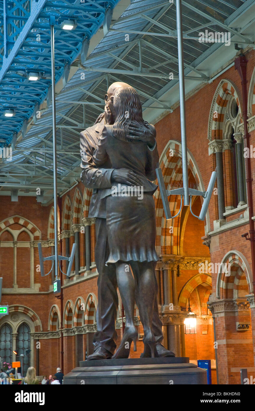 Statue at st pancras hi-res stock photography and images - Alamy