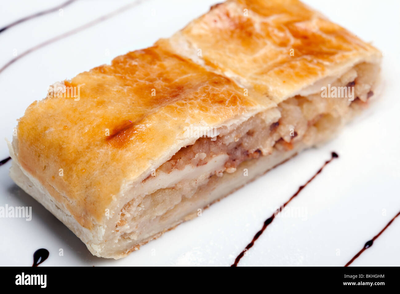 Strudel cake hi-res stock photography and images - Alamy