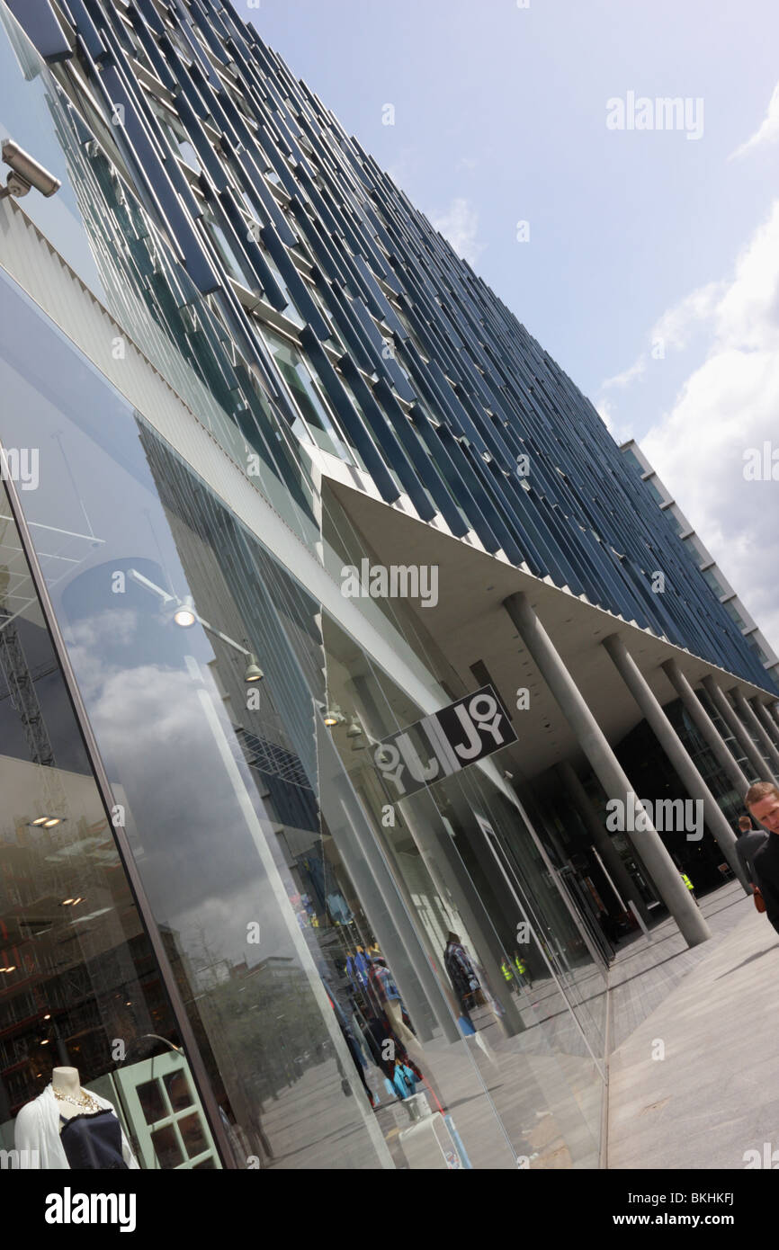 Vertical fin facade hi-res stock photography and images - Alamy