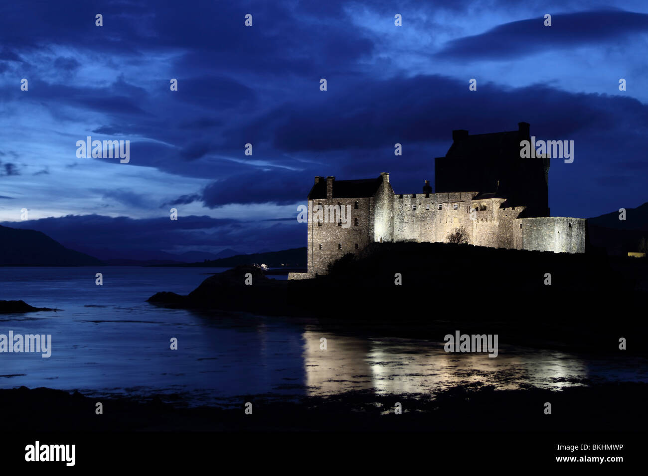 Night castle picture hi-res stock photography and images - Alamy