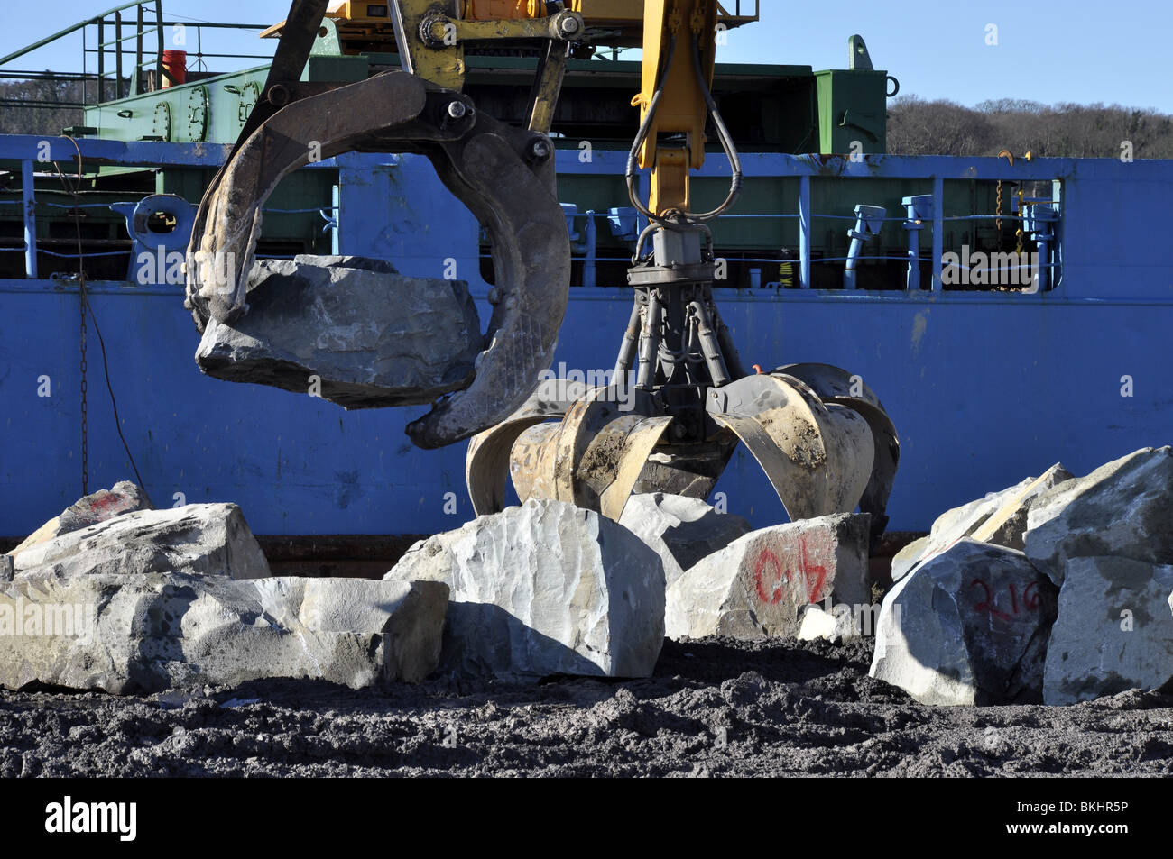 Rock grabber hi-res stock photography and images - Alamy