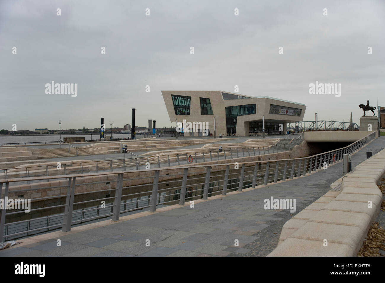 Mersey ferries terminal hi-res stock photography and images - Alamy