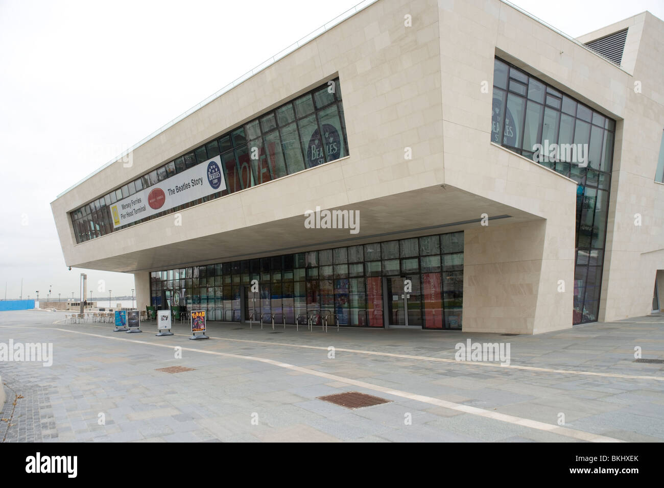 Mersey ferries terminal hi-res stock photography and images - Alamy