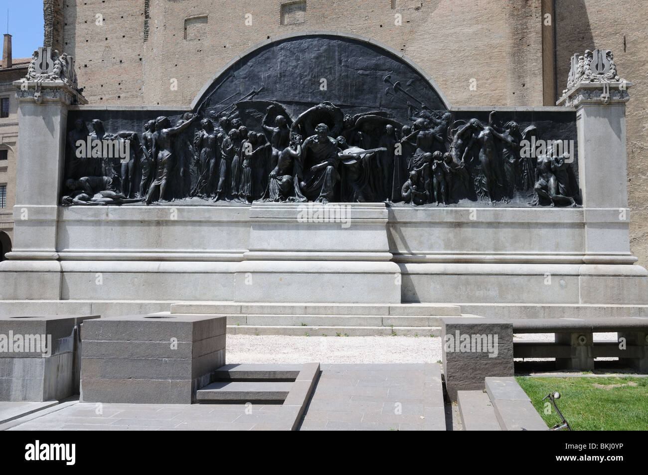 Giuseppe verdi monument hi-res stock photography and images - Alamy