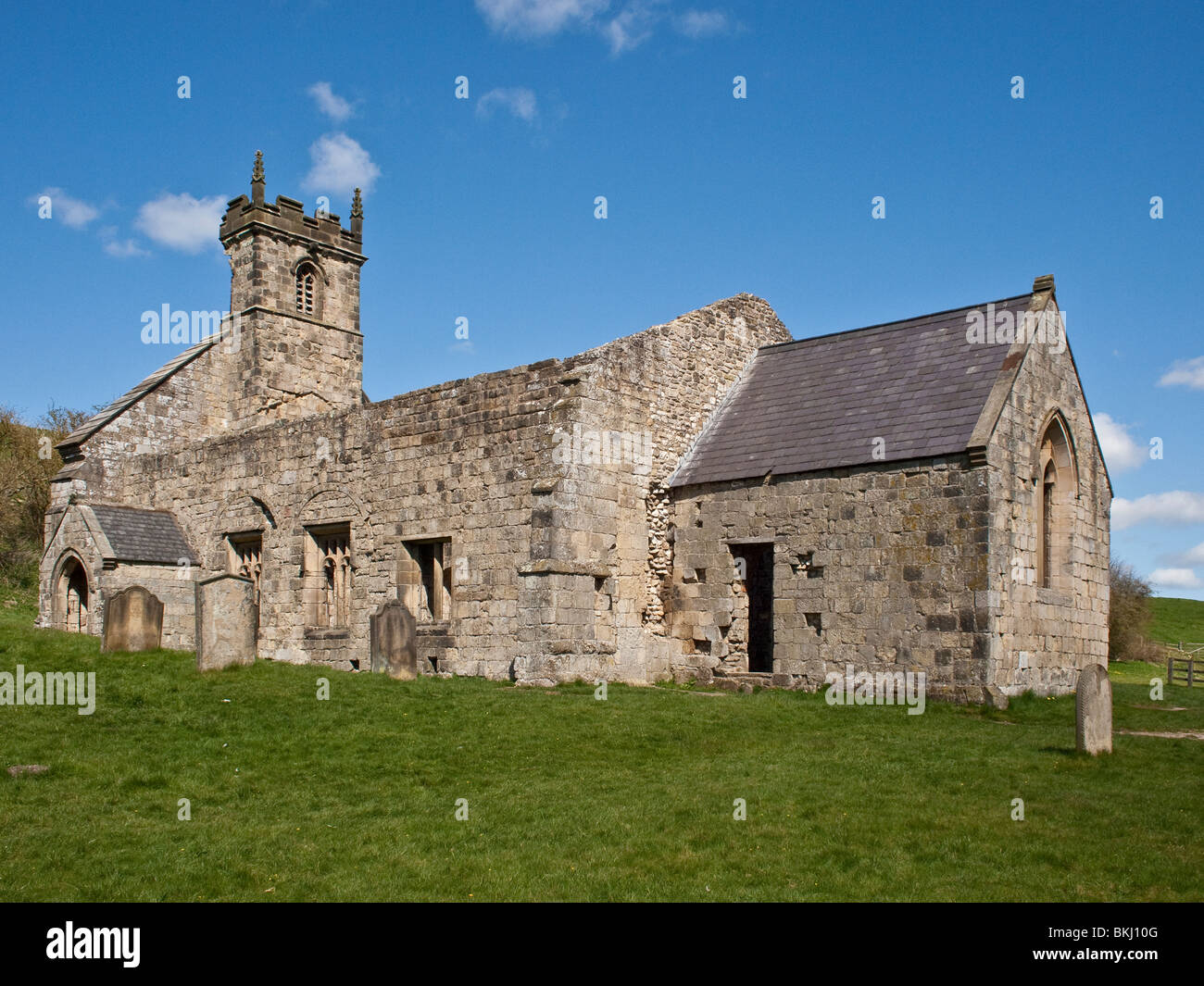 Medieval village church uk hi-res stock photography and images - Alamy