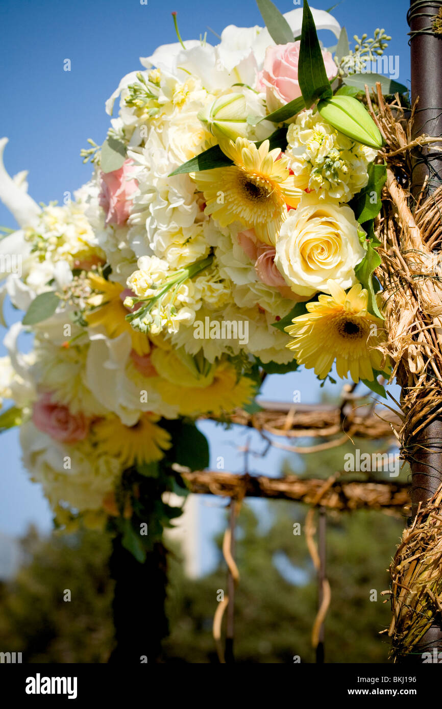 Yellow arch hi-res stock photography and images - Alamy