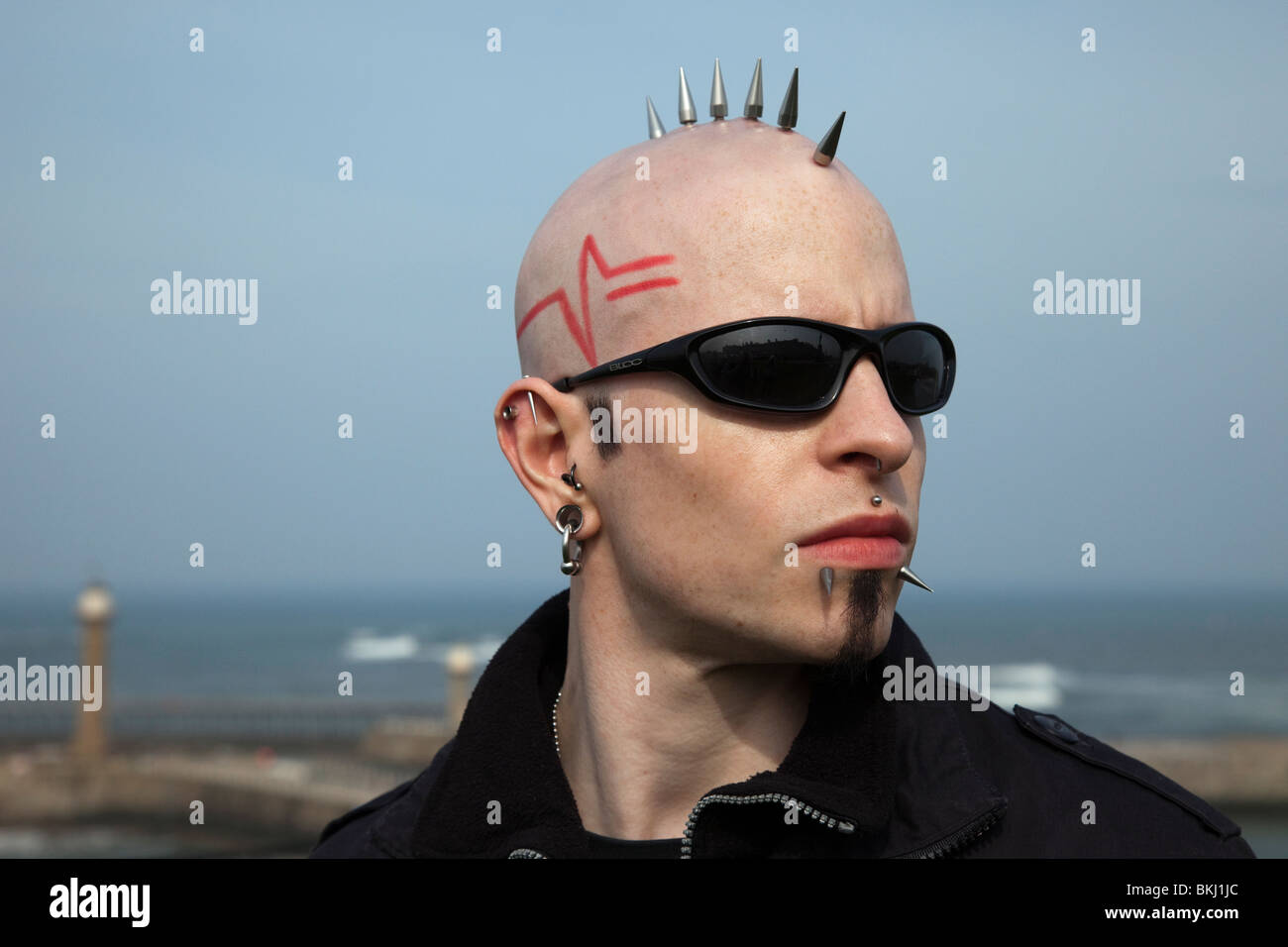 Skinheads hi-res stock photography and images - Alamy