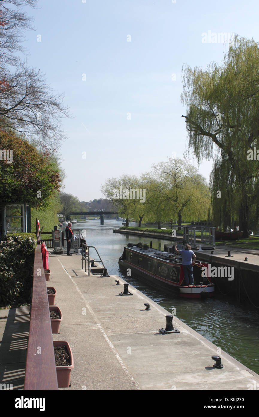 Shiplake lock Oxfordshire spring 2010 Stock Photo - Alamy