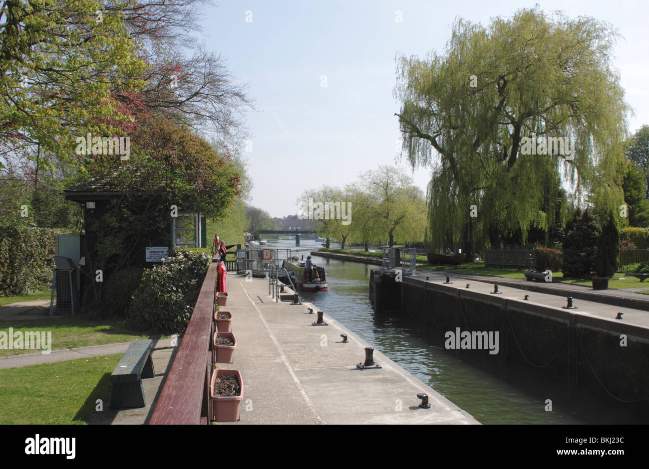 Shiplake lock Oxfordshire spring 2010 Stock Photo - Alamy