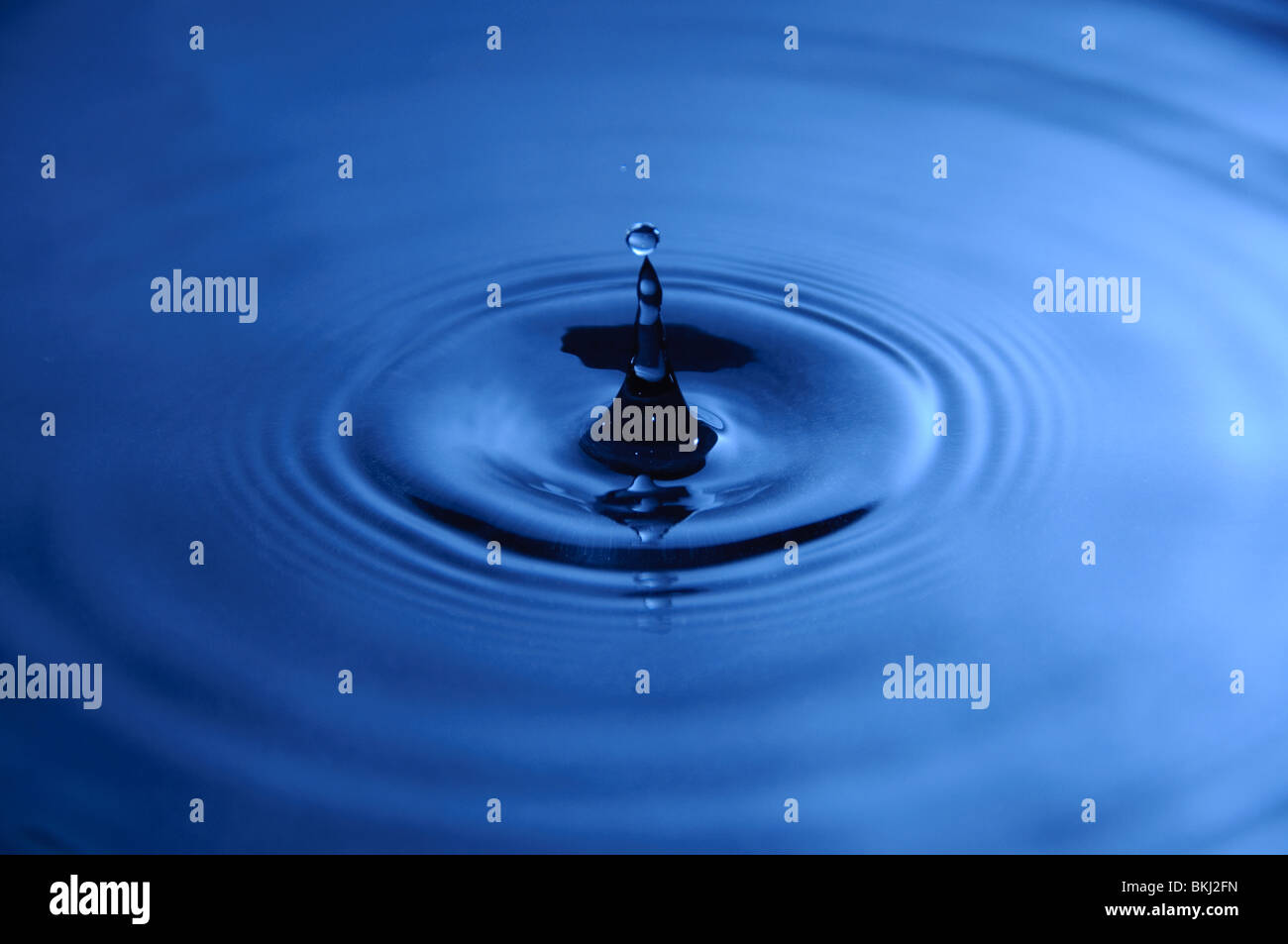 Column drop hi-res stock photography and images - Alamy