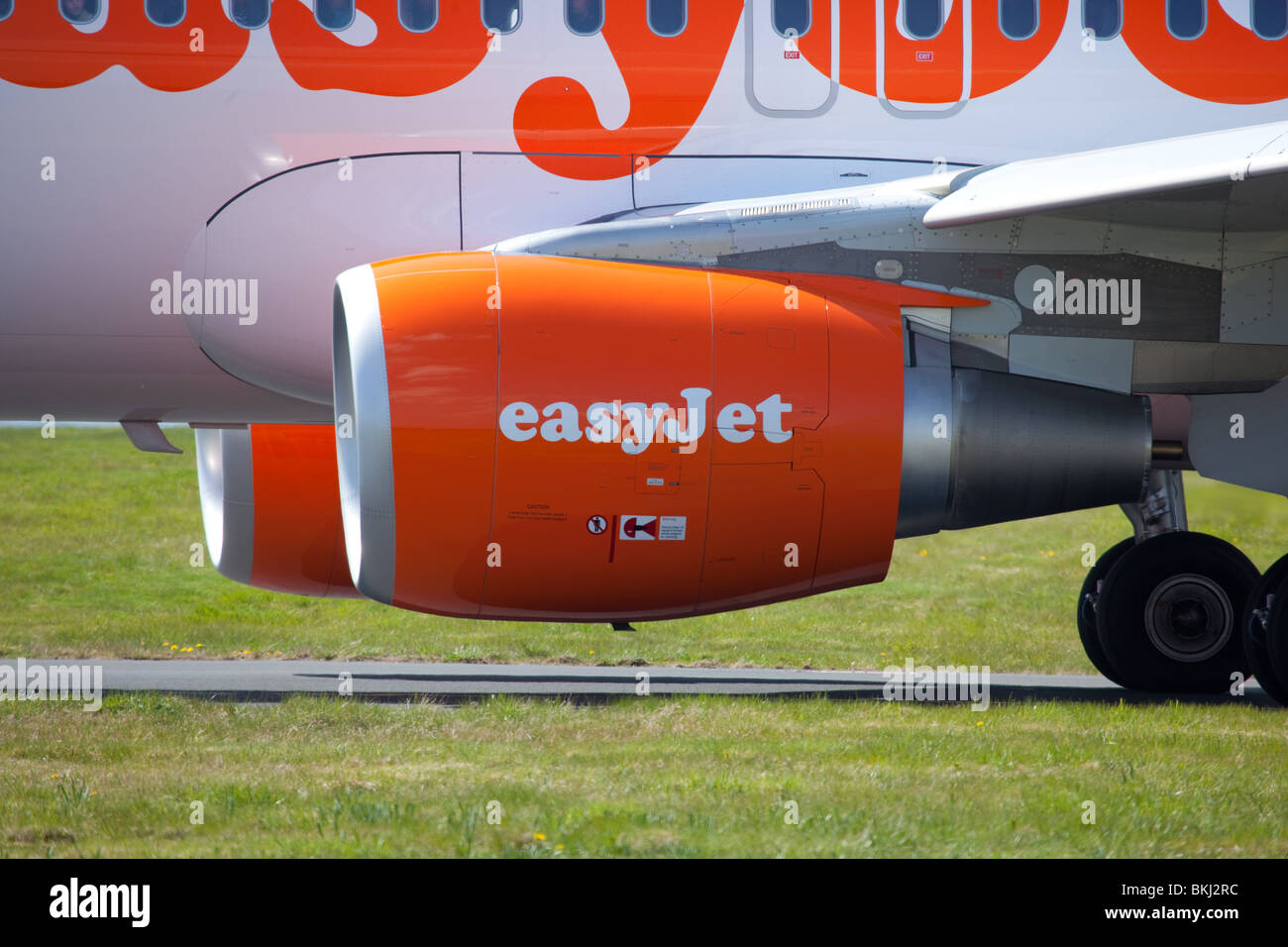 Easyjet aircraft engine hi-res stock photography and images - Alamy