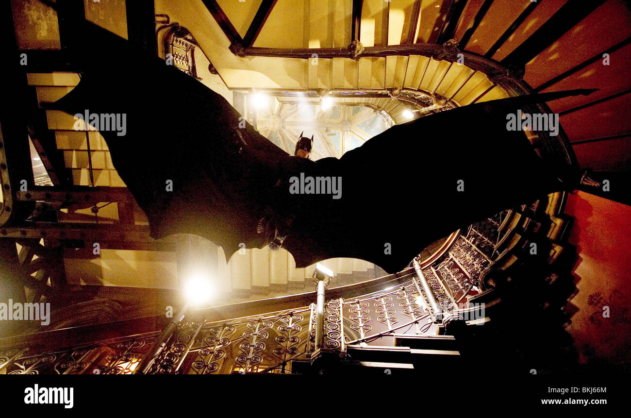 BATMAN BEGINS (2005) CHRISTIAN BALE BBEG 001-039 Stock Photo - Alamy