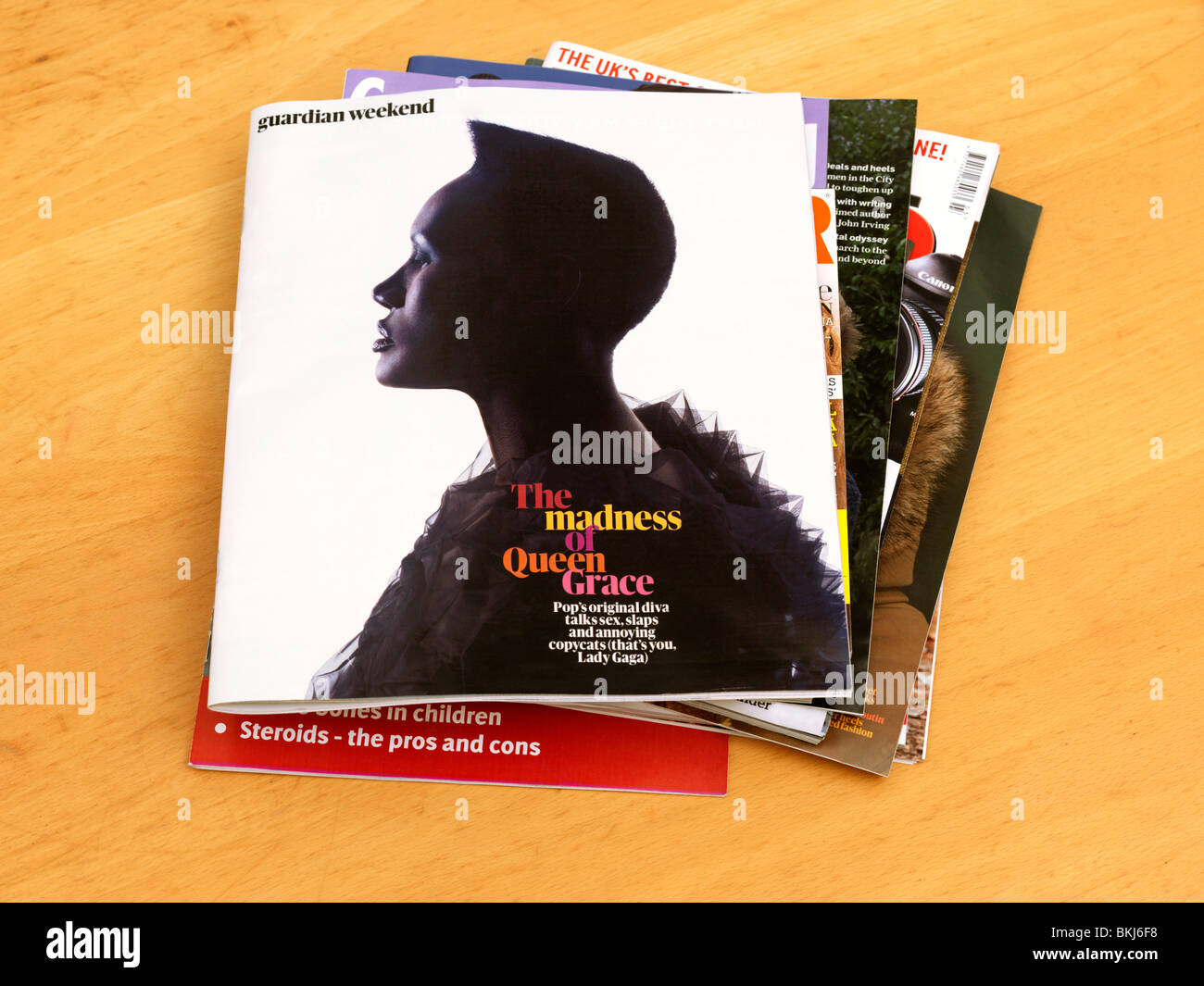 Pile of magazines on a table hi-res stock photography and images - Alamy