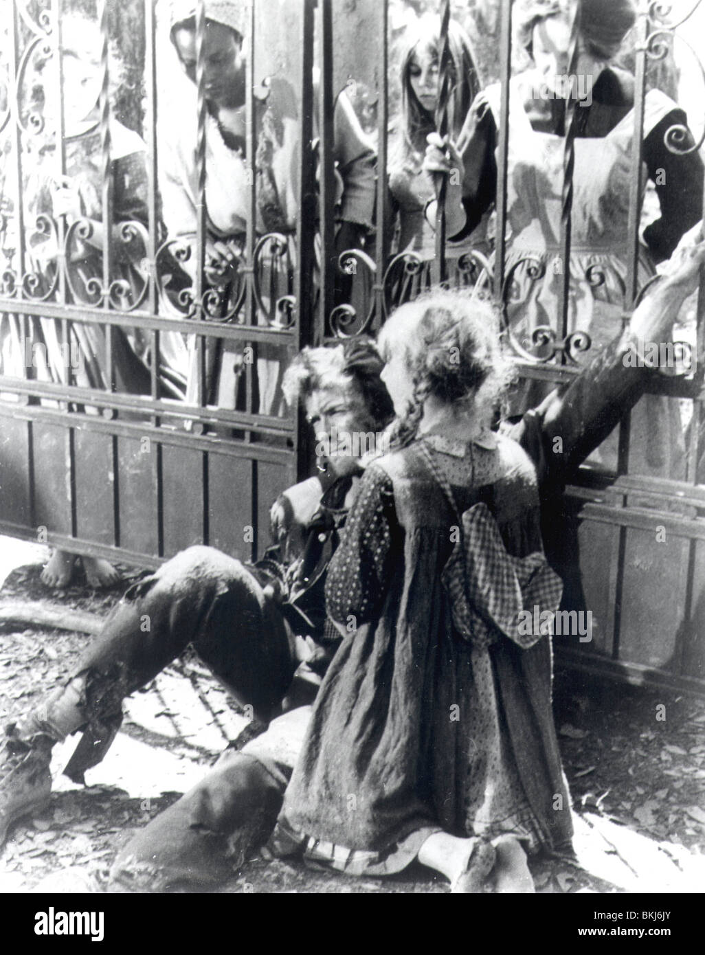 The beguiled 1971 geraldine page hi-res stock photography and images ...