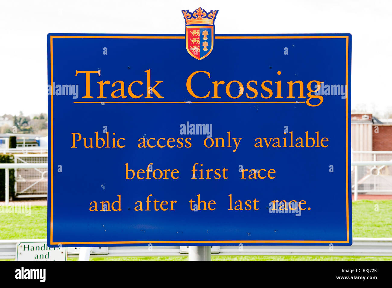 Horse crossing sign hi-res stock photography and images - Alamy