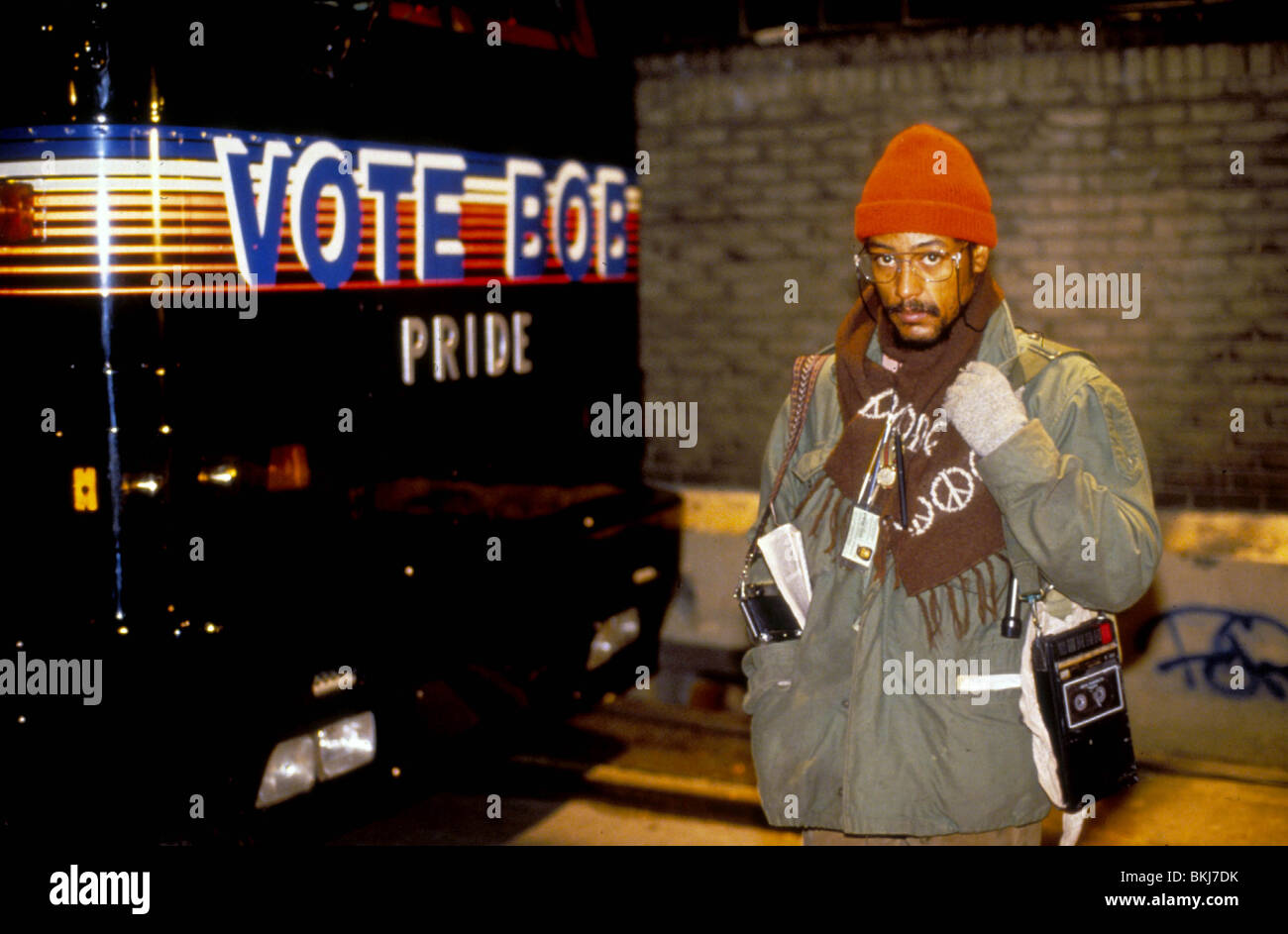 BOB ROBERTS (1992) GIANCARLO ESPOSITO BBR 025 Stock Photo - Alamy