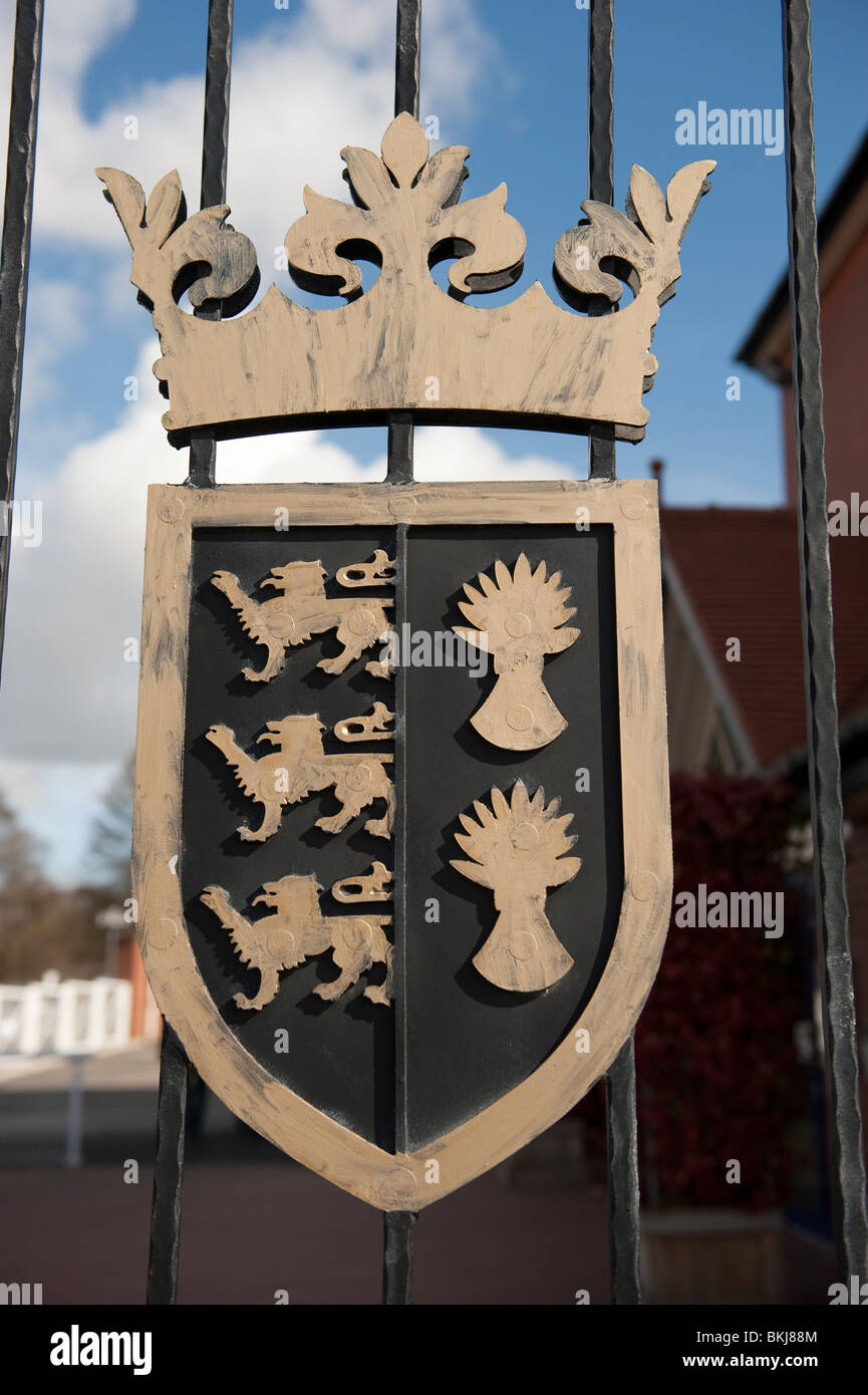 Crest logo hi-res stock photography and images - Alamy