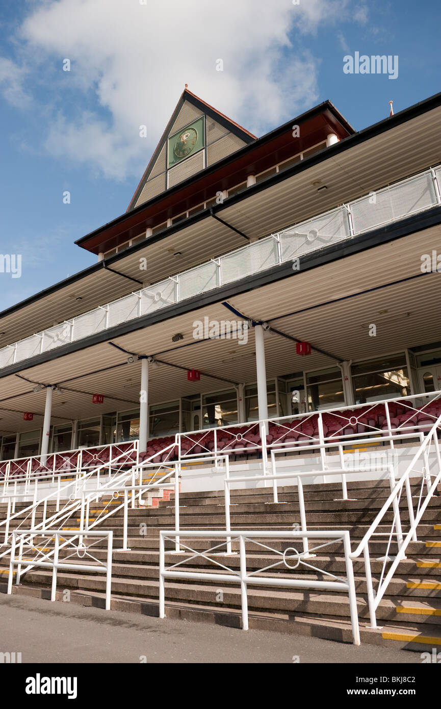 Re viewing stand hi-res stock photography and images - Alamy