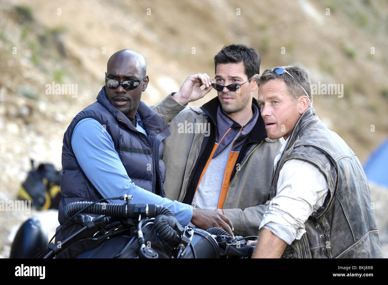 THE CAVE (2005) MORRIS CHESTNUT, EDDIE CIBRIAN, RICK RAVANELLO CAVE 001 ...