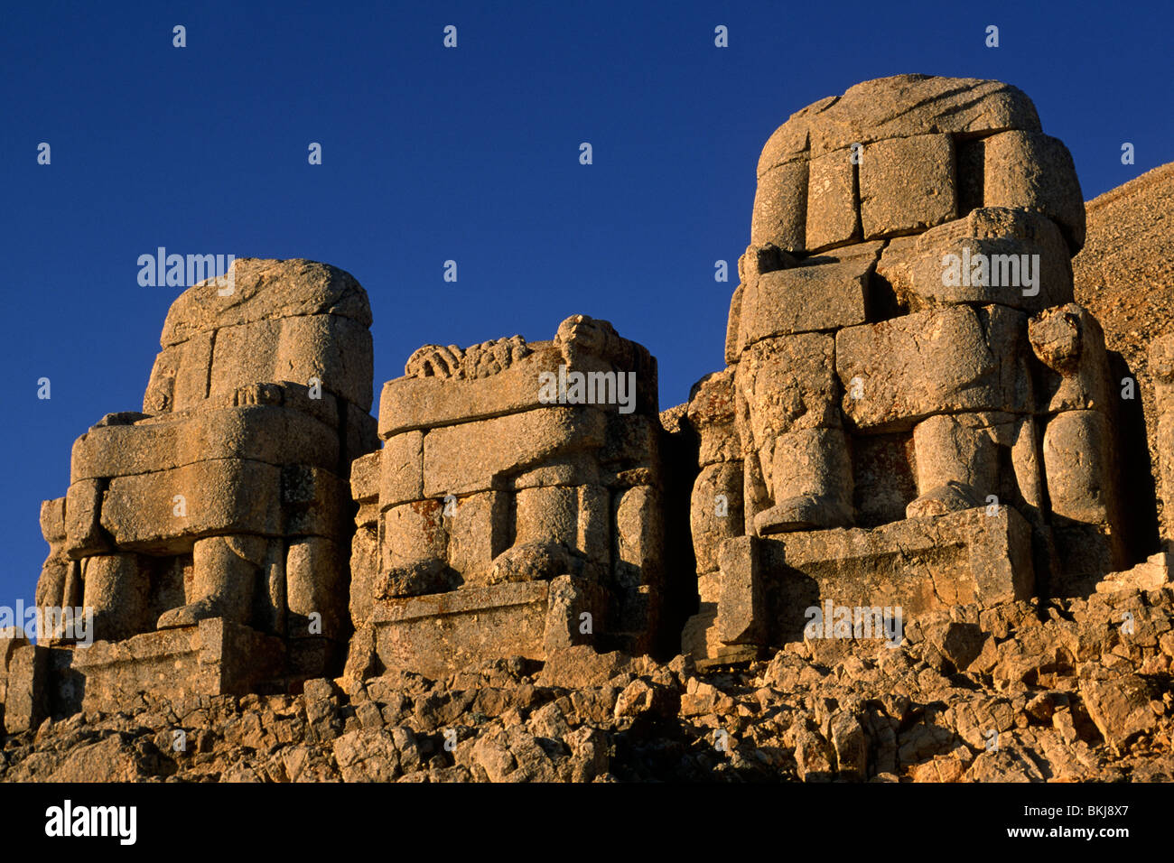 turkey, south eastern anatolia, mount nemrut, statues Stock Photo - Alamy