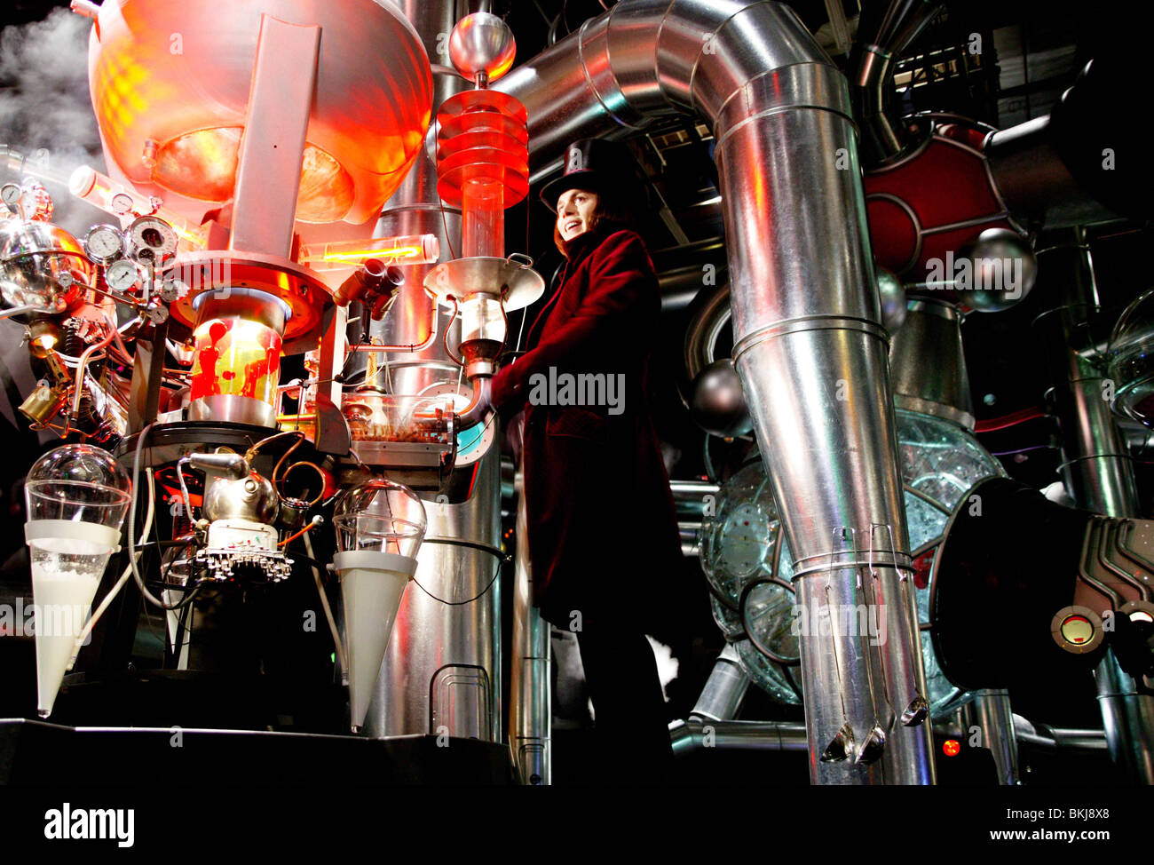 CHARLIE AND THE CHOCOLATE FACTORY (2005) JOHNNY DEPP CCFA 002-018 Stock ...