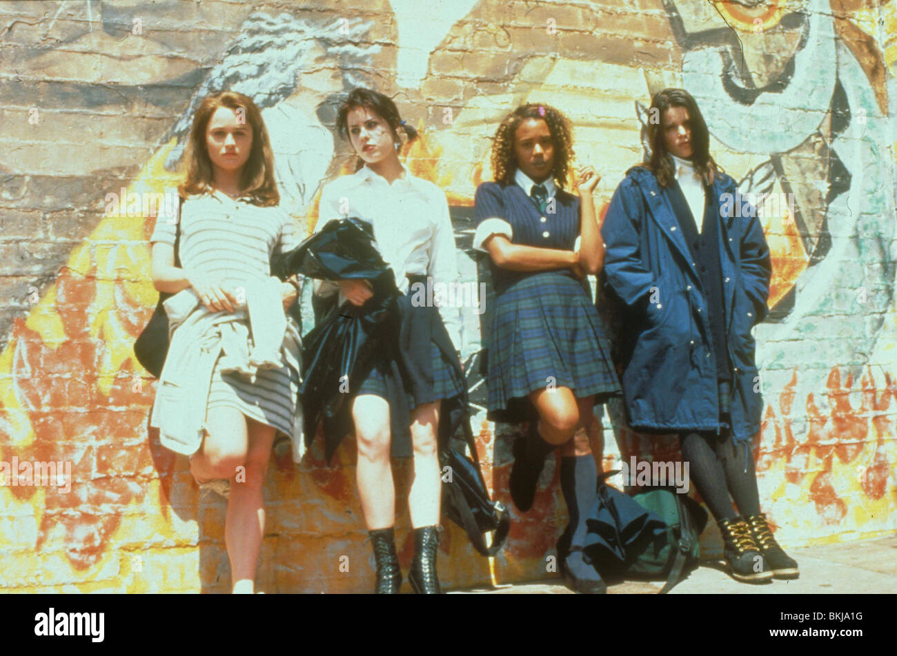 THE CRAFT (1996) ROBIN TUNNEY, FAIRUZA BALK, RACHEL TRUE, NEVE CAMPBELL ...
