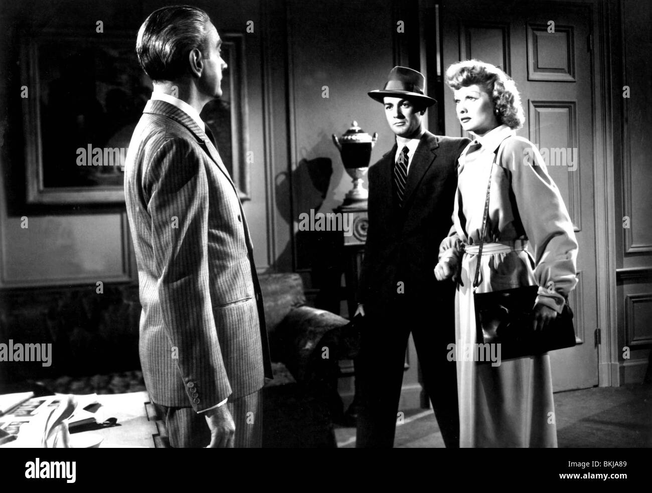 THE DARK CORNER (1946) CLIFTON WEBB, MARK STEVENS, LUCILLE BALL, HENRY ...