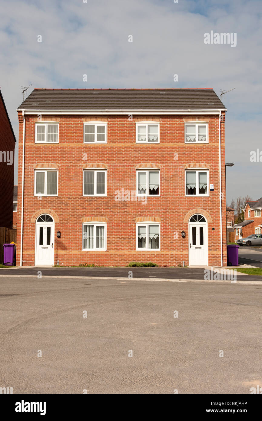 Semi detached house hi-res stock photography and images - Alamy