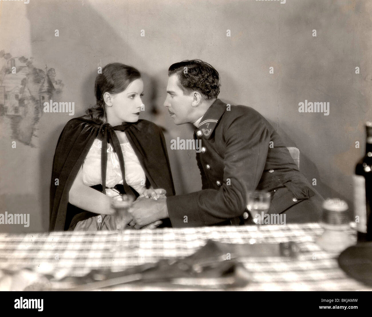 THE DIVINE WOMAN (1928) GRETA GARBO, LARS HANSON DWON 004 P Stock Photo ...