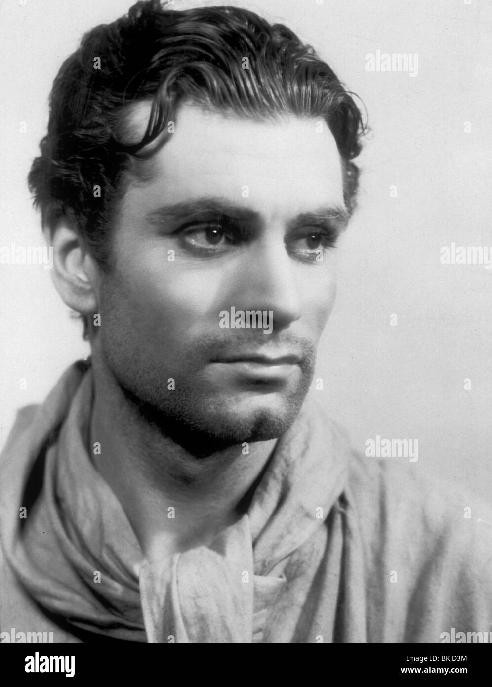 FIRE OVER ENGLAND (1937) LAURENCE OLIVIER FOVE 009 Stock Photo - Alamy