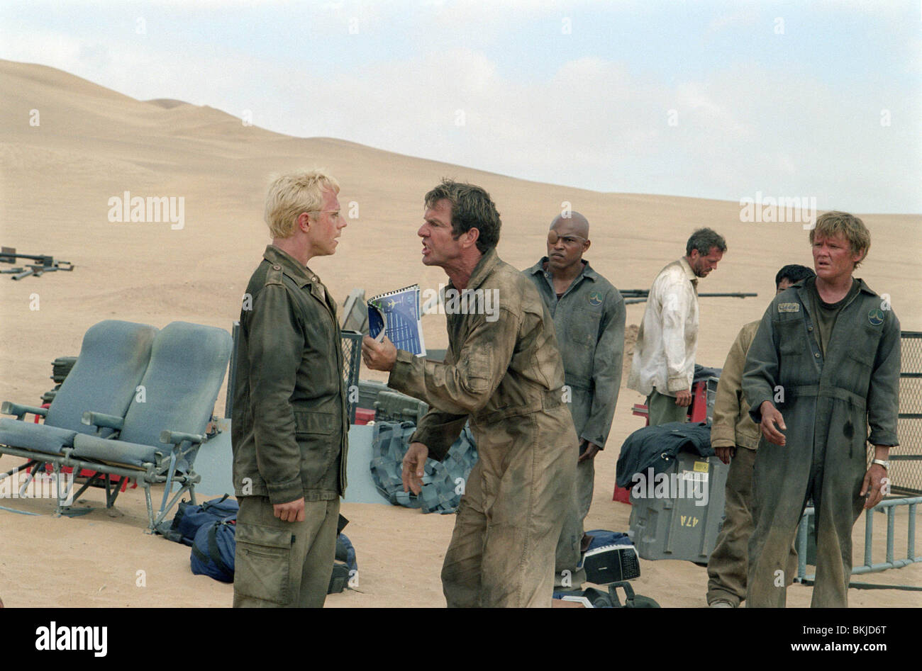 FLIGHT OF THE PHOENIX (2004) GIOVANNI RIBISI, DENNIS QUAID, KIRK JONES ...