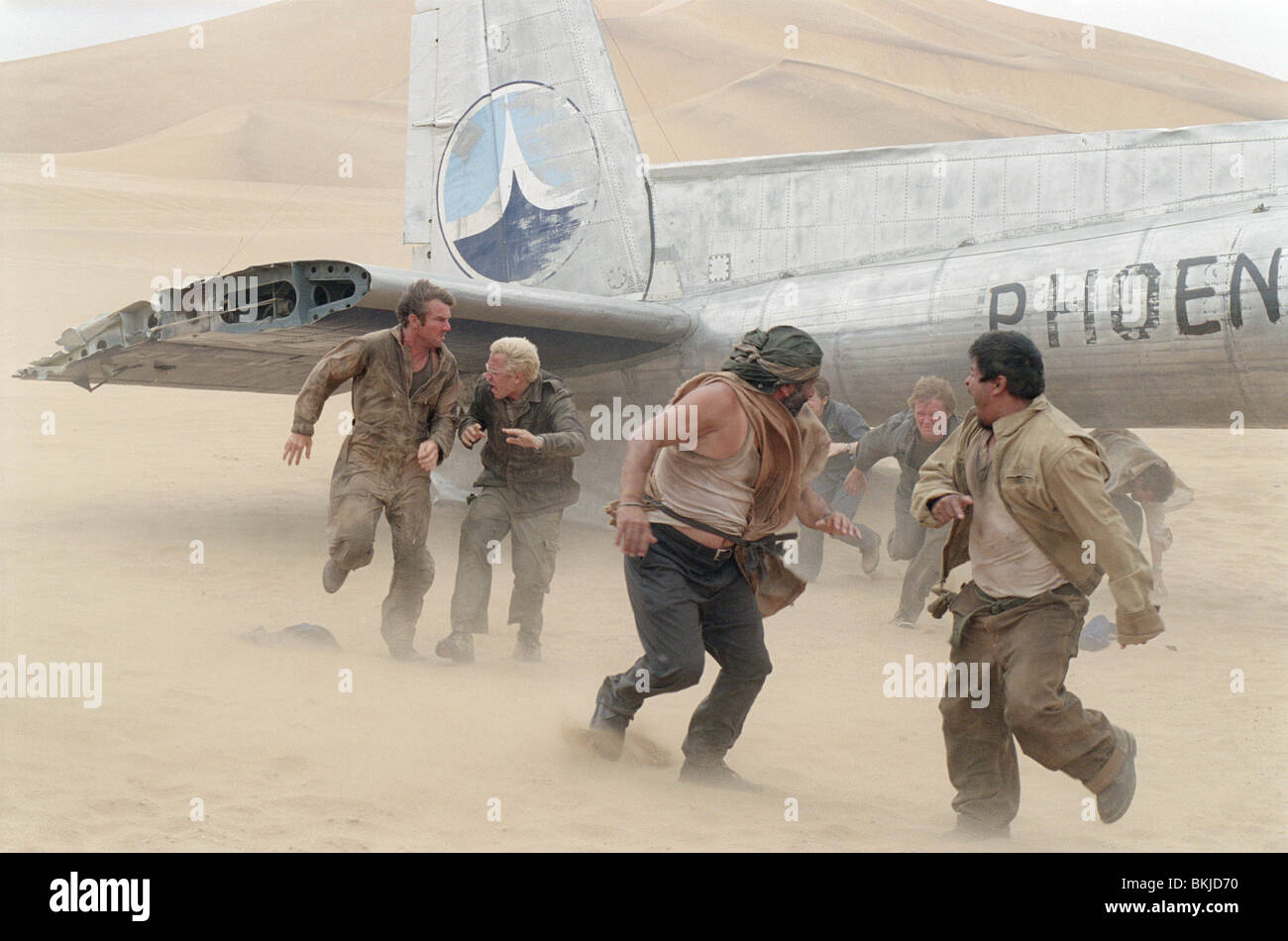 FLIGHT OF THE PHOENIX (2004) DENNIS QUAID, GIOVANNI RIBISI, KEVORK ...
