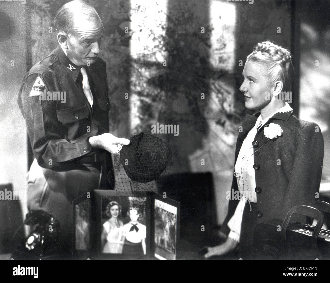 A FOREIGN AFFAIR (1948) MILLARD MITCHELL, JEAN ARTHUR AFA 004 P LRD ...