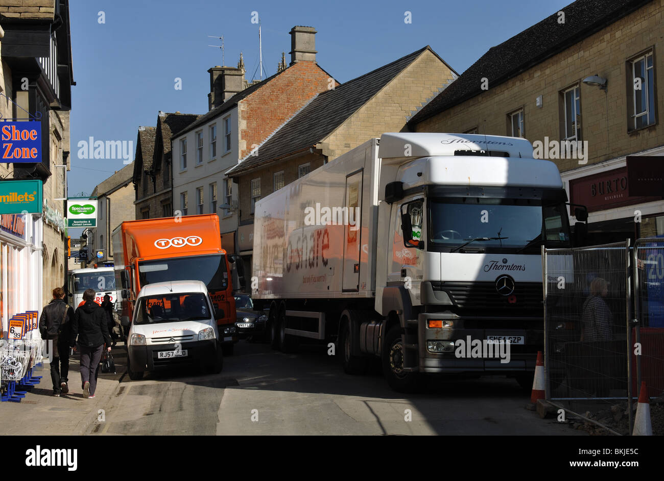 Tnt delivery lorry hi-res stock photography and images - Alamy