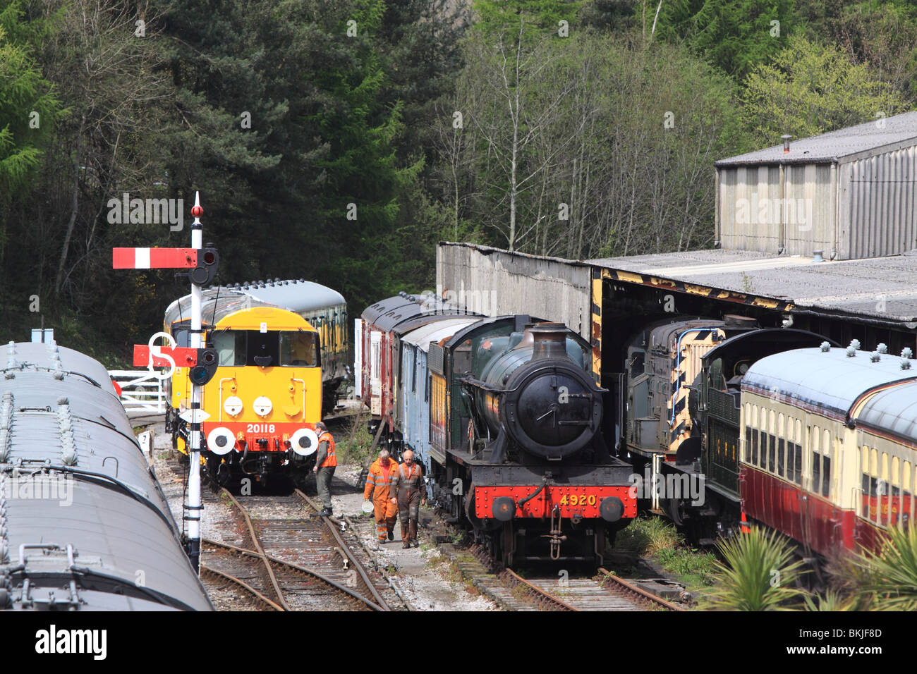 Buckfastleigh steam railway station hi-res stock photography and images ...